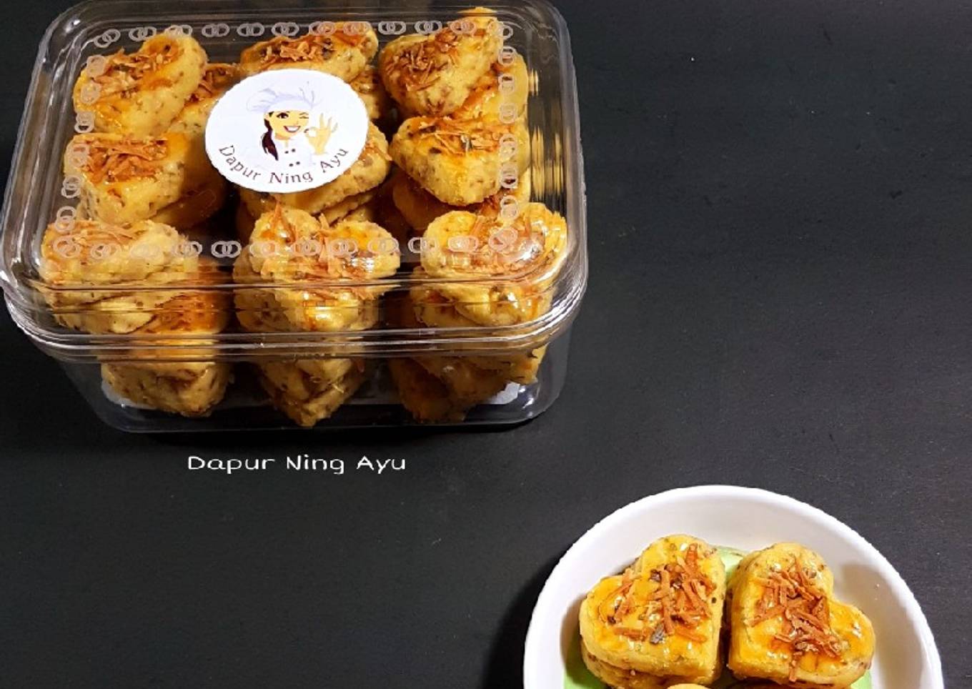 Cara Mudah Membuat 184. Garlic Cheese Cookies Menggugah Selera