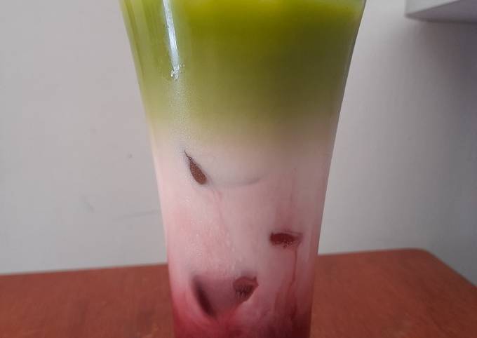 Resep Red velvet matcha latte oleh silvia sharma - Cookpad