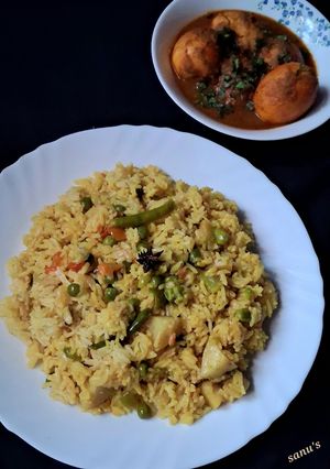 Matar Aloo Tehri Recipe by Sanuber Ashrafi - Cookpad