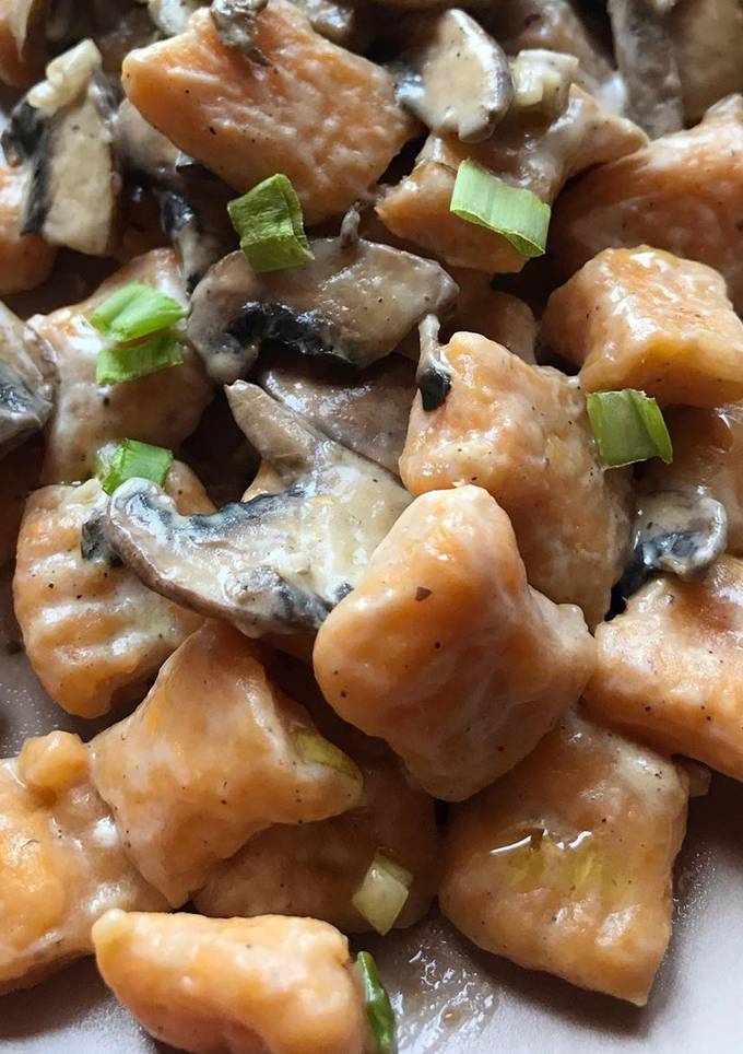 Σπιτικά νιόκι γλυκοπατάτας με μανιτάρια Συνταγή από τον/την Γεωργία Θ ...