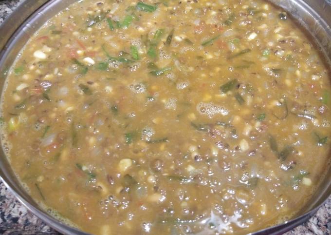 हरे प्याज़ वाली दाल (hare pyaz wali dal recipe in Hindi) रेसिपी बनाने ...