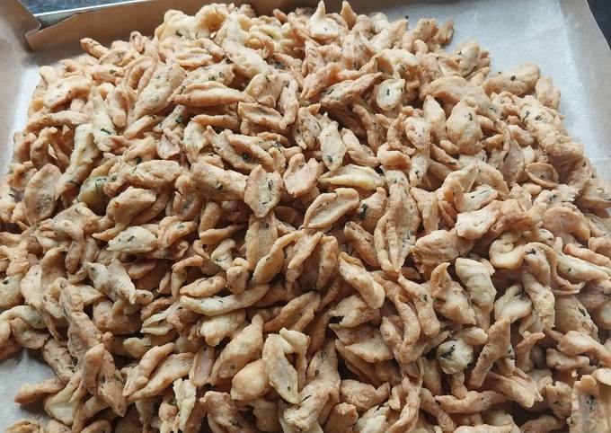 Resep Kue bawang gunting renyah gurih oleh Ita Yuli Pangesti - Cookpad