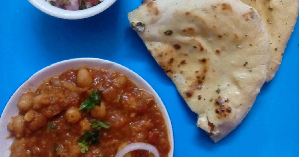 Chhole With Stuffed Naan Recipe by Janki Tripathi - Cookpad