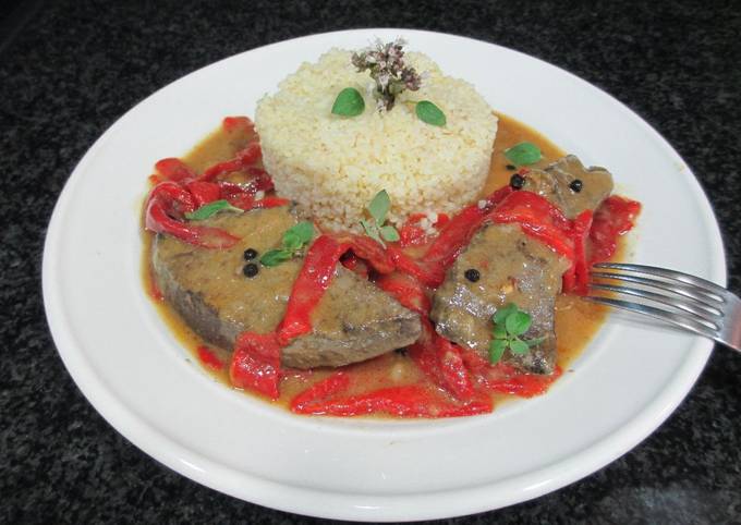 Hígado de cerdo en salsa de pimientos de piquillos con bulgur Receta de ...