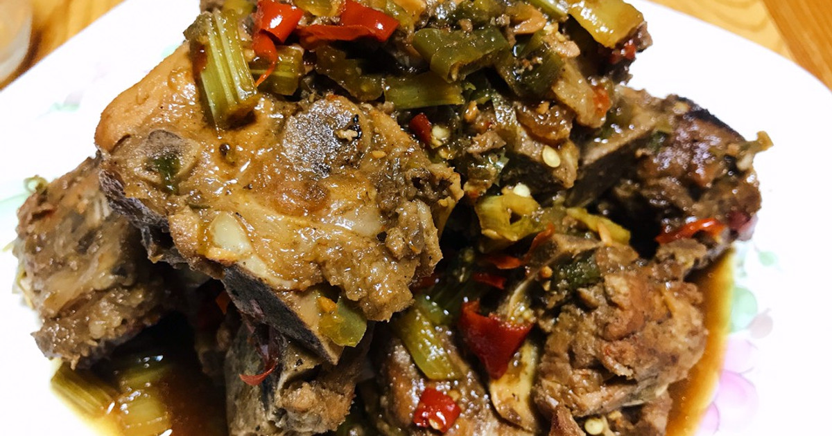 สูตร กระดูกหมูตุ๋นเต้าเจี้ยว โดย Lek Apiss - Cookpad