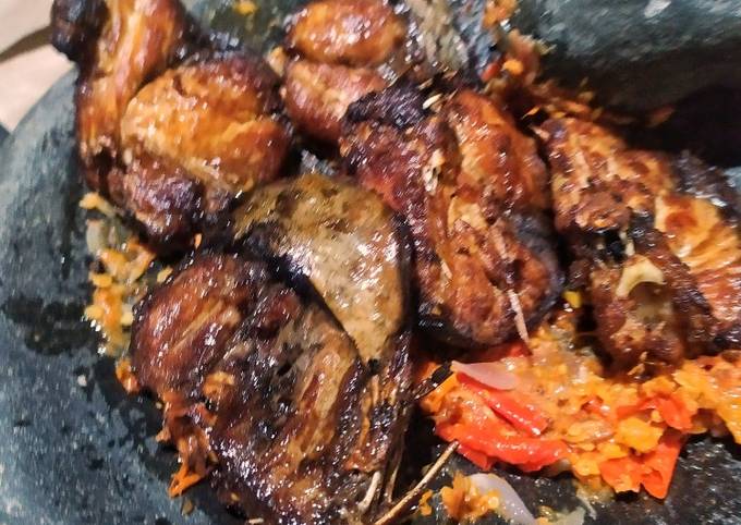 Resep Pecak ikan pari asap oleh Saluna Mahira - Cookpad