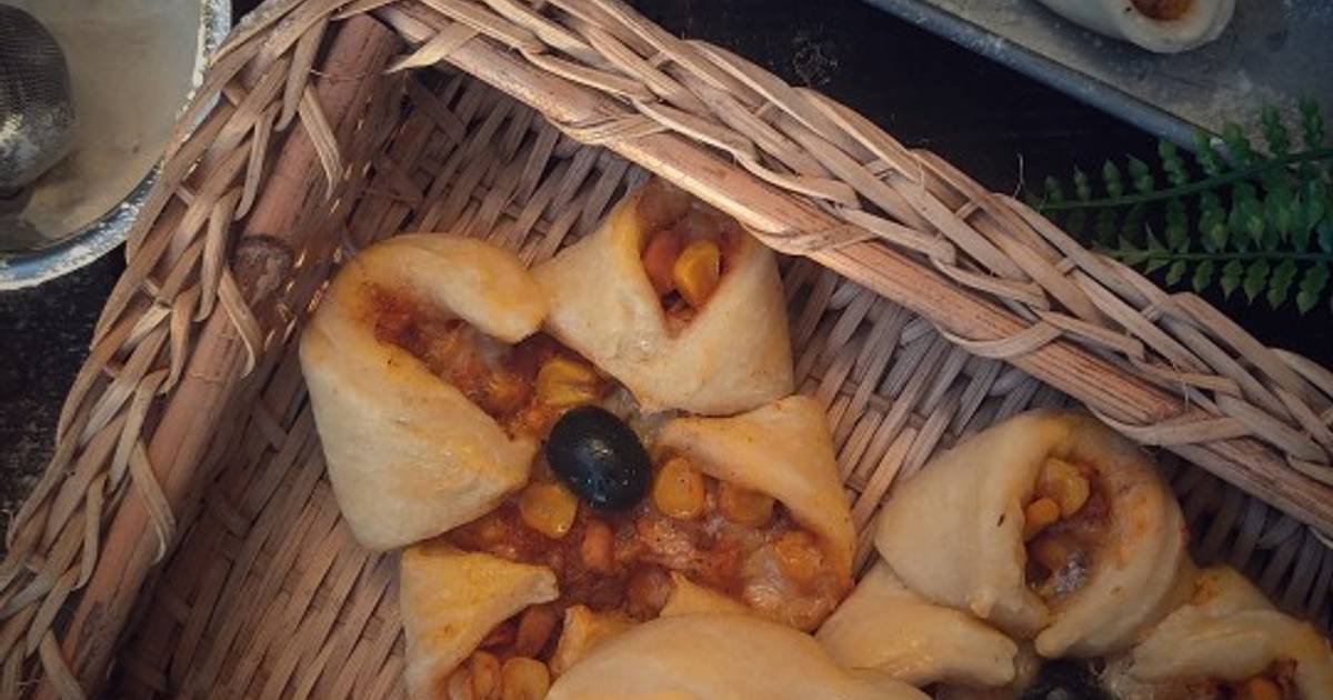 Flower shape Chicken Bread Recipe by Sanober Danish - Cookpad