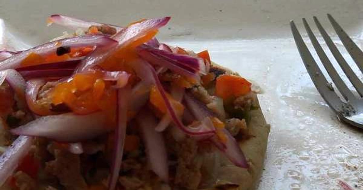 Tostada Vegana De Ceviche De Soya Texturizada Y Cebolla Morada ...
