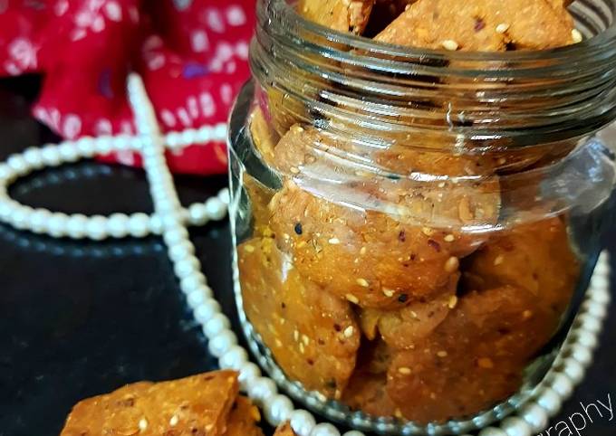 Wheat and Peanut Mathri Recipe by Swati Keshri 👩‍🍳 - Cookpad