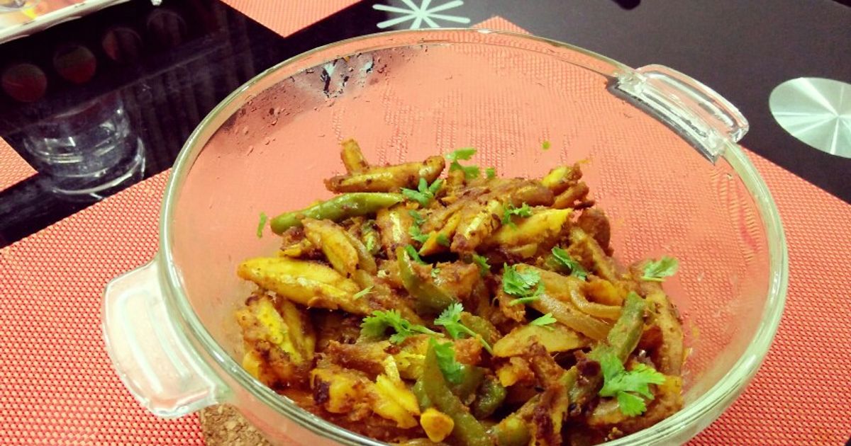 Ancovy Dry Masala (Mourala Maacher Charchari In Bengali) Recipe By ...