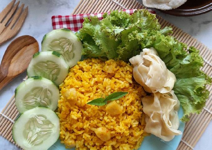 Resep Nasi Goreng Kunyit oleh Stefani Dessy - Cookpad