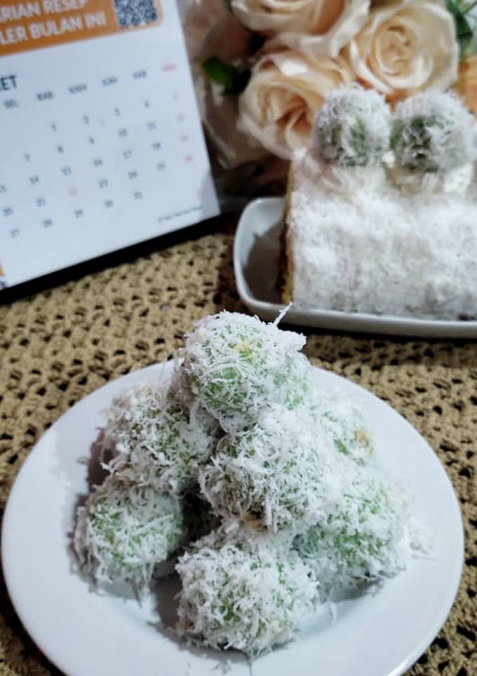 Resep Klepon ala Chef Devina Hermawan oleh Dila Frastika - Cookpad