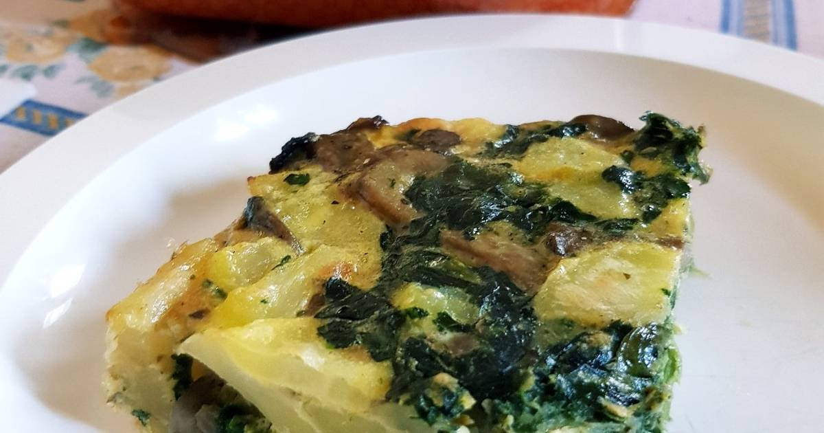 Potato omelette with spinach and mushroom (Frittata di patate con ...