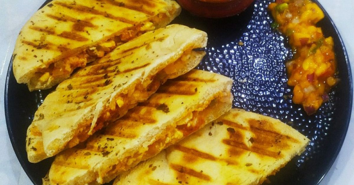 Kulcha Sandwich Recipe by Manisha's Desi kitchen - Cookpad