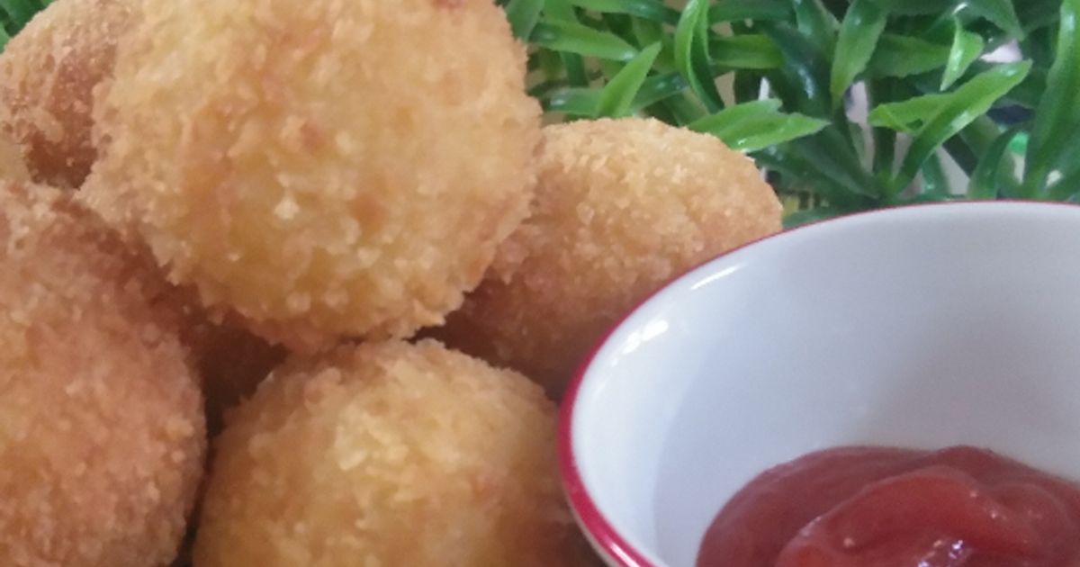 Resep Bola Bola Kentang Isi Keju Mozzarella oleh Mamah Aura - Cookpad