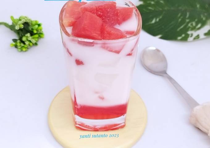 Resep Es Susu Semangka Cocopandan oleh yanti sutanto - Cookpad