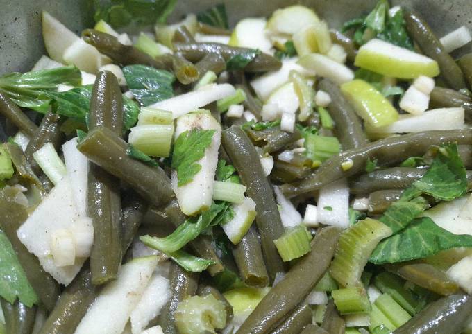 Chauchas en ajo, manzana verde, apio y huevo Receta de Gustavo Yuse ...