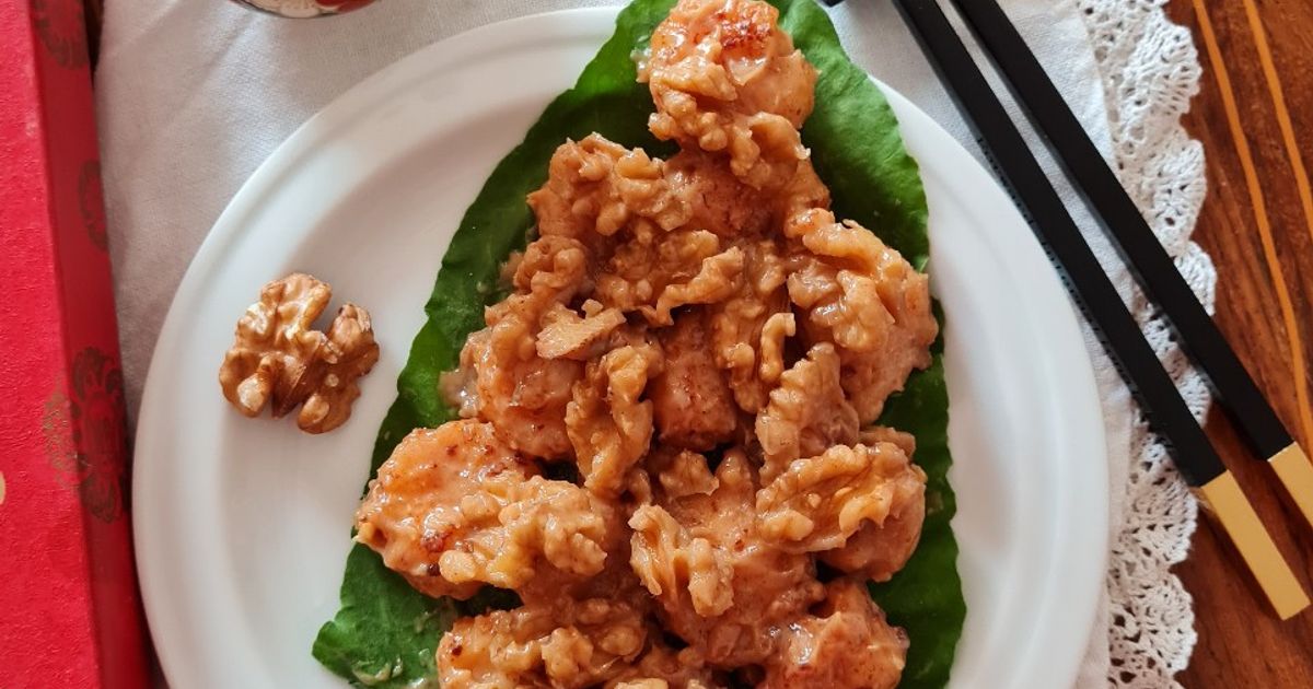 Luna Bose দ্বারা প্রন উইথ পিনাট বাটার অ্যান্ড ওয়ালনাট (Prawns With ...