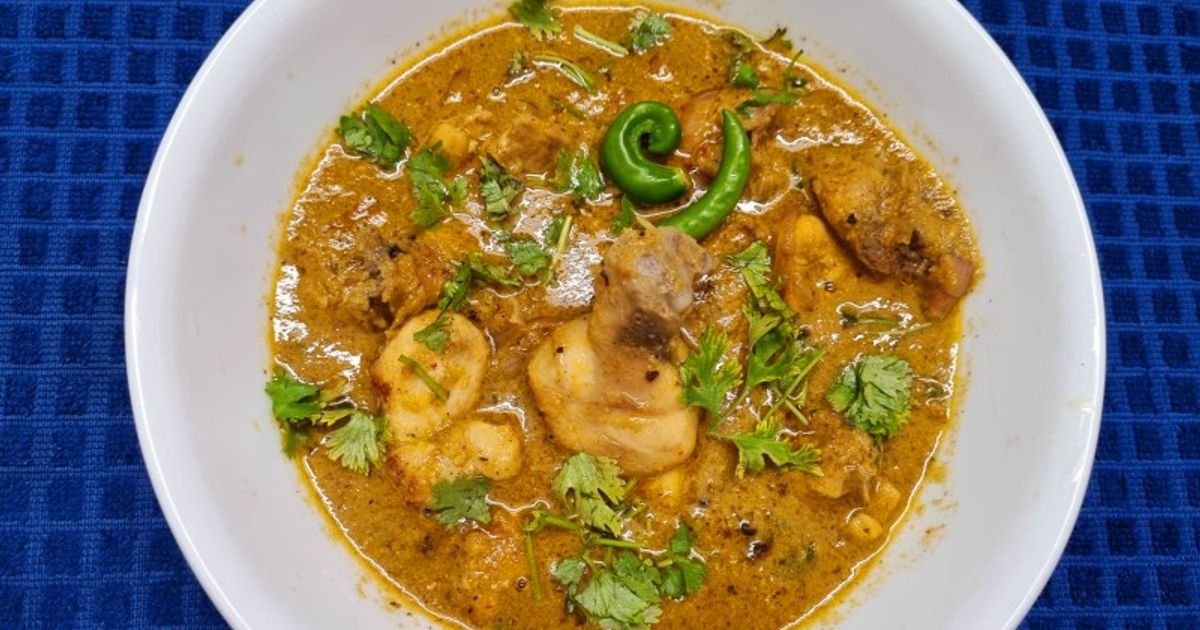 Lonka Roshun Pora Masala Chicken Recipe by Kumkum Chatterjee - Cookpad