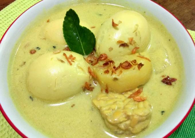 Resep Opor Telur Tempe Kentang oleh Putry Thya - Cookpad