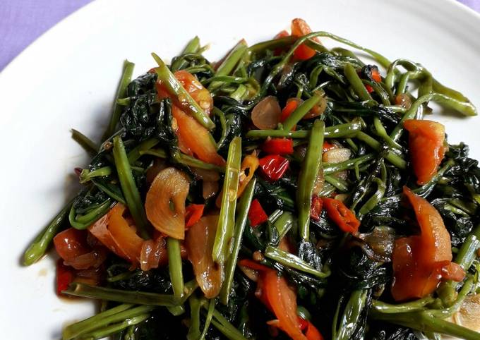 Resep Tumis Kangkung Saus Tiram Ala Resto Oleh Dapoer Sarie Cookpad