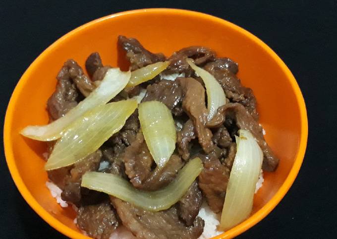 Resep Daging Gyudon ala Yoshin*ya Homemade oleh Luxy Lutfiana - Cookpad