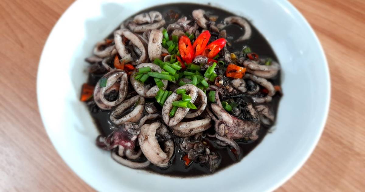 Resep Cumi hitam pedas oleh dinda yunie - Cookpad