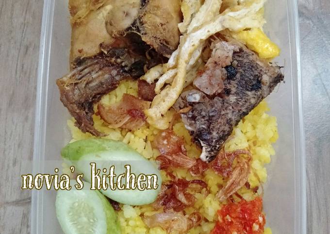 Resep Nasi Kuning Rice Cooker oleh Novia Respati - Cookpad