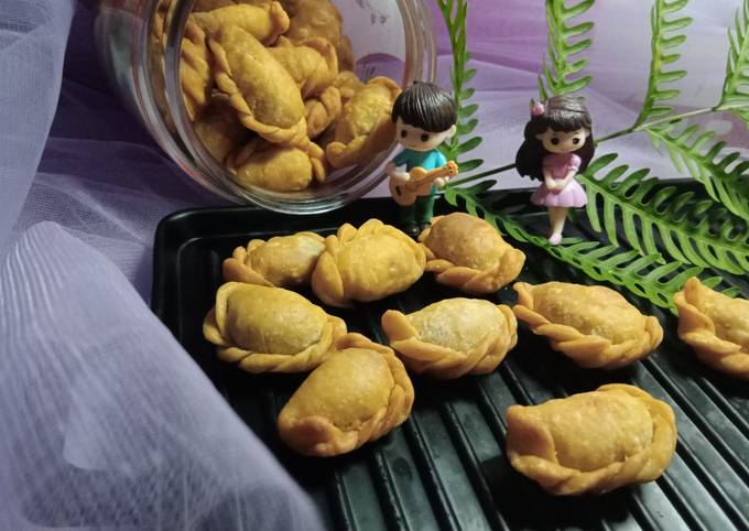 Resep 46. Pastel Kering oleh Sekar Larasati - Cookpad