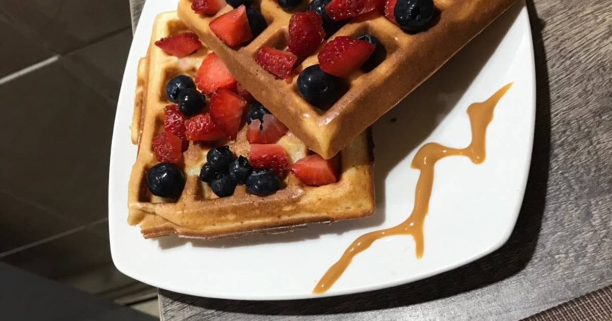 Wafles con manjar y frutos rojos Receta de Kate- Cookpad