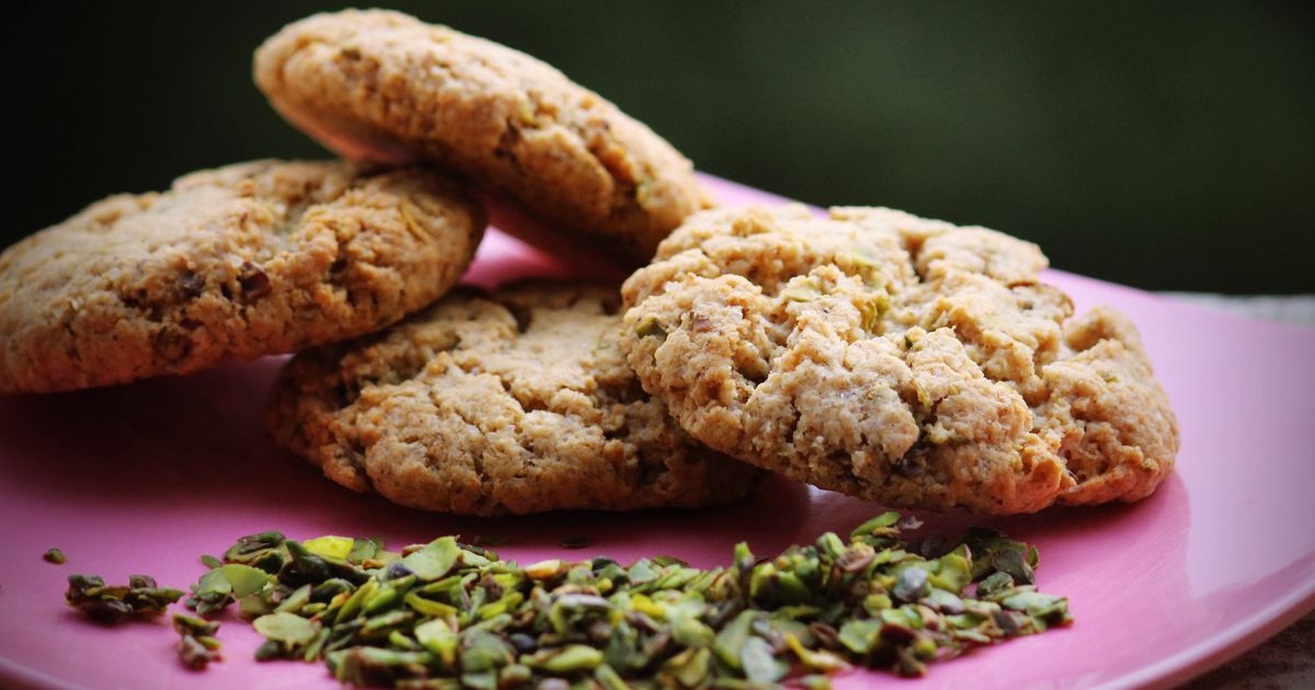 Pistachios Oats Cookies Recipe by Neha Gupta - Cookpad