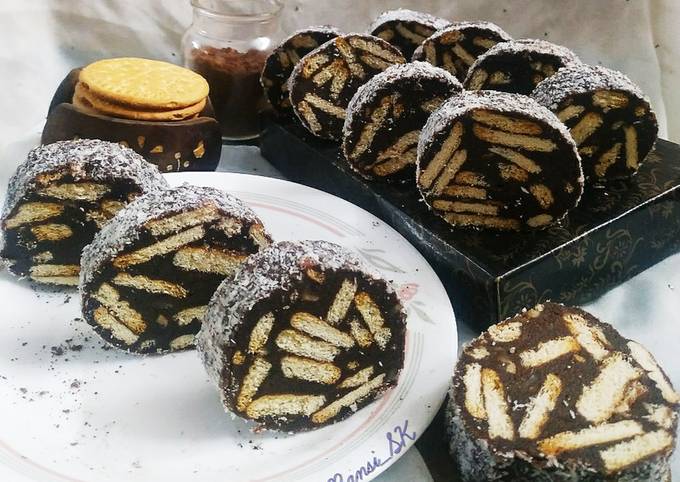 Choco Biscy Roll Recipe by Bansi Kotecha - Cookpad