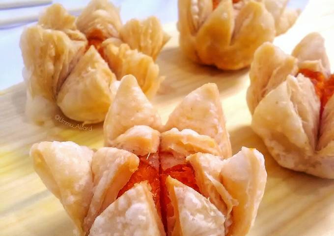 Resep Lotus puff pastry (isi ubi cilembu) oleh Ummu Alfard - Cookpad