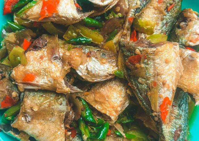 Resep Ikan masak Cabe Hijau oleh Dea - Cookpad