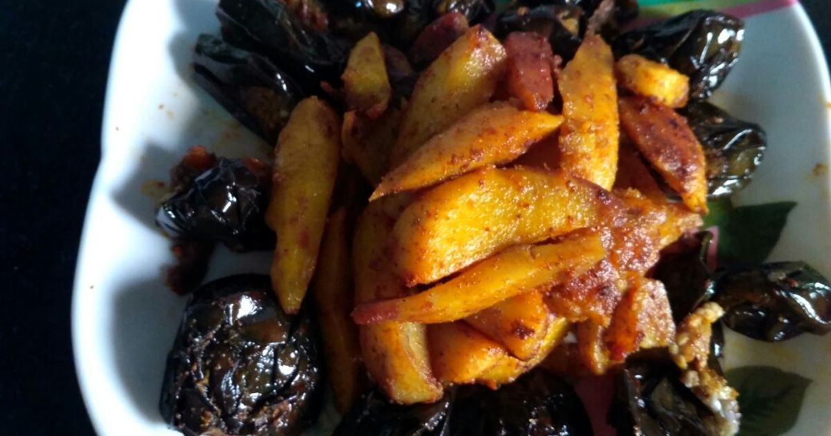 Masala Brinjal And Fried Potato Wedges Recipe by Renu Gulyani - Cookpad