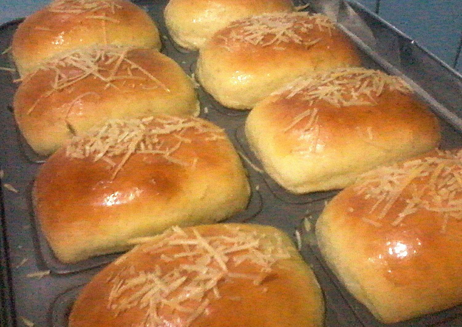 Resep Roti Bluder Keju oleh Heti Bundana Iza - Cookpad