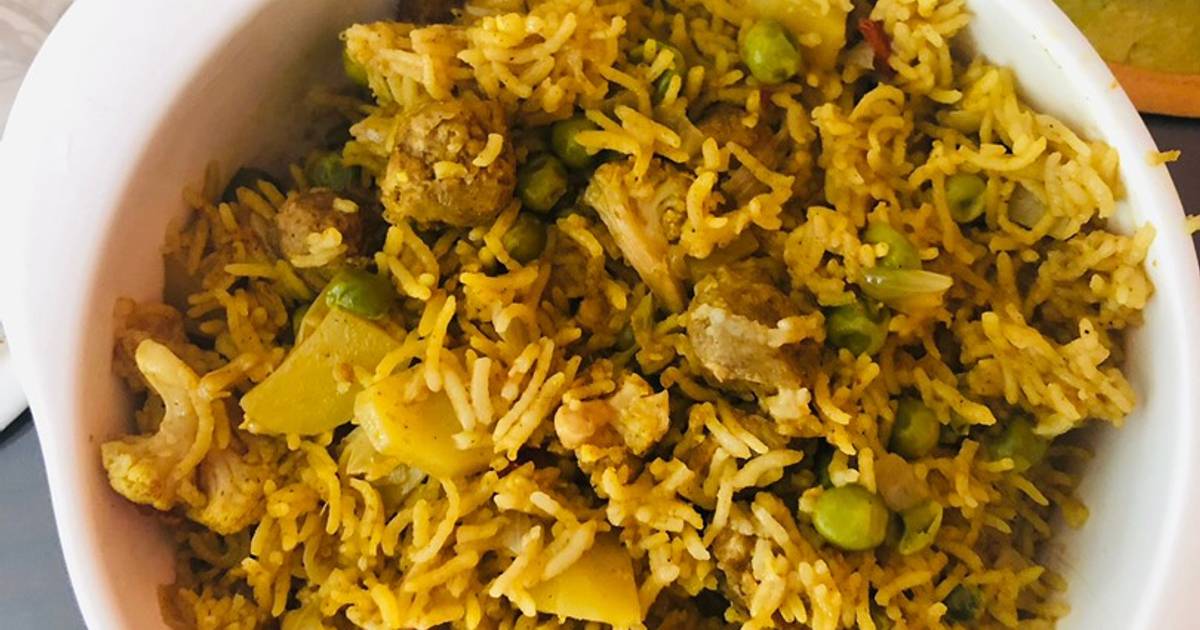 Vegetable Tehri Recipe by Pooja Singh - Cookpad