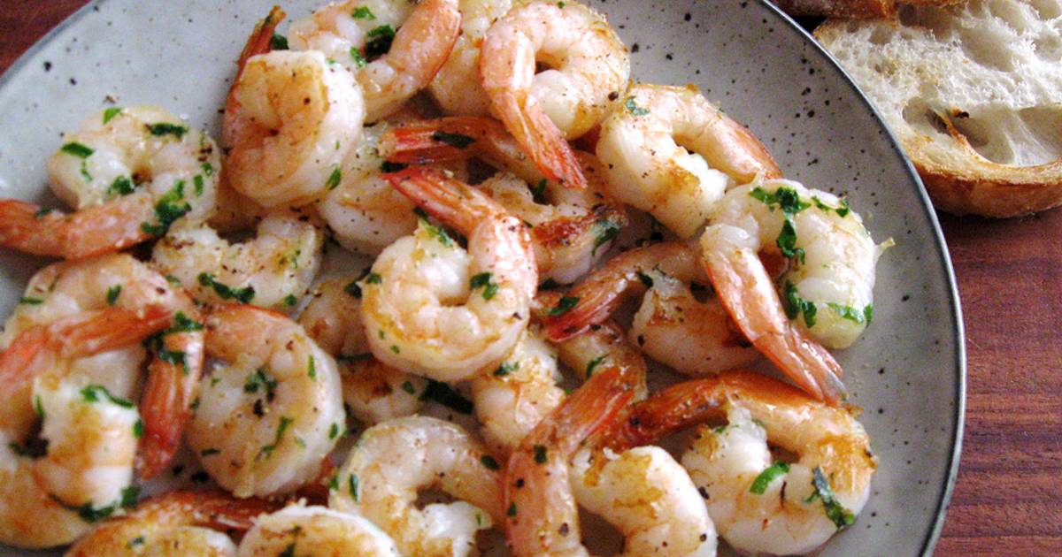 Super Easy Garlic Prawns Recipe by Hiroko Liston - Cookpad