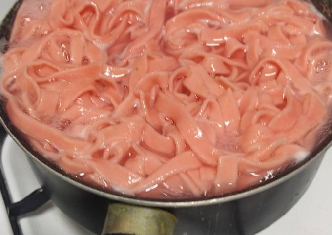 Fideos al huevo color rosa Receta de Marina Rovituso- Cookpad
