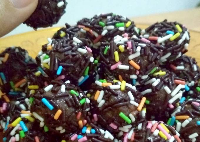 Resep Choco Regal Ball oleh pandhanayu prabaninggar - Cookpad