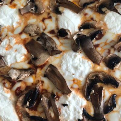 Pizza con base de coliflor keto Receta de Eddy Rocha- Cookpad