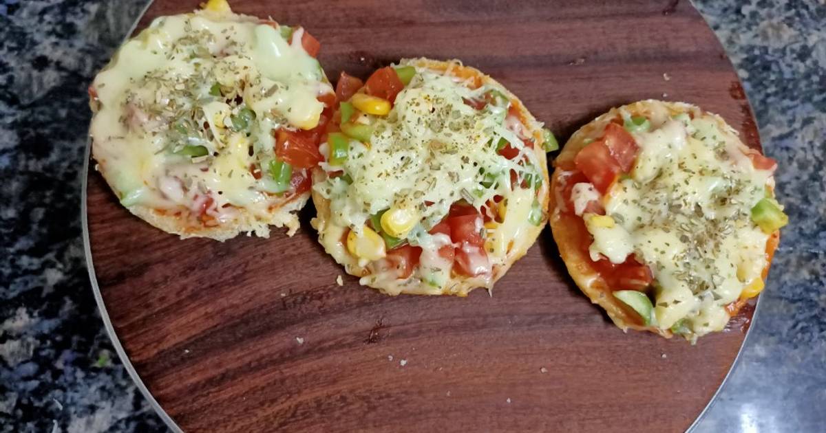 Cheesy Bread Pizza Coins Recipe by Dimple Shah - Cookpad