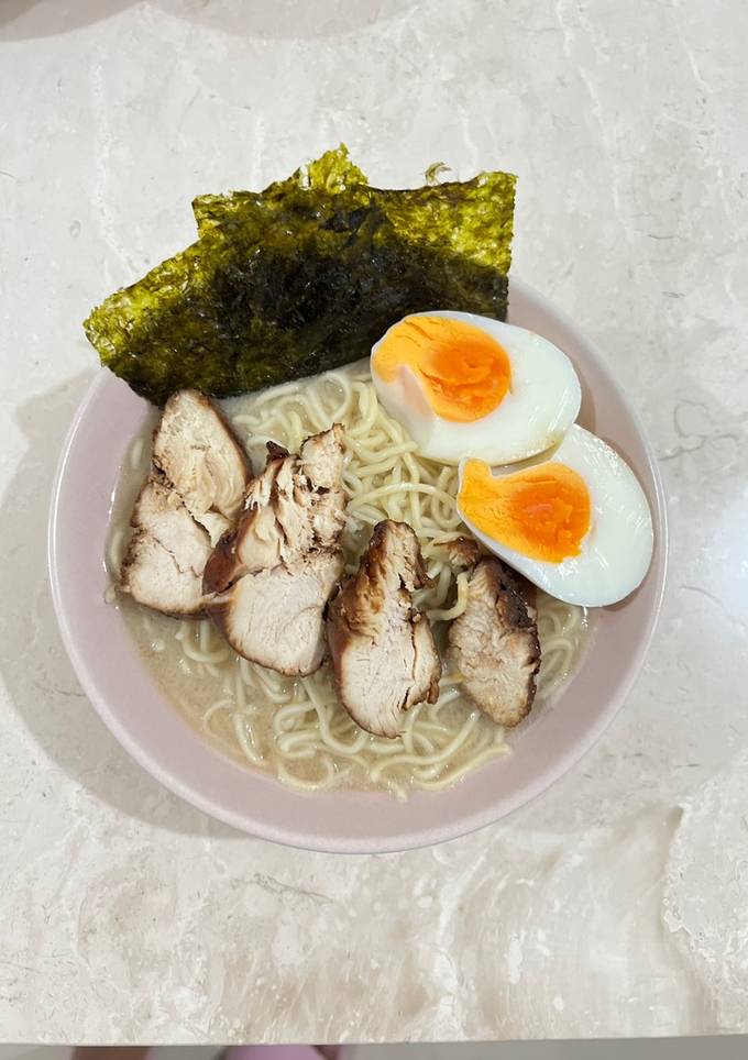 Resep *KUAH* Ramen Ayam / Chicken Ramen oleh Dessy Febrina - Cookpad
