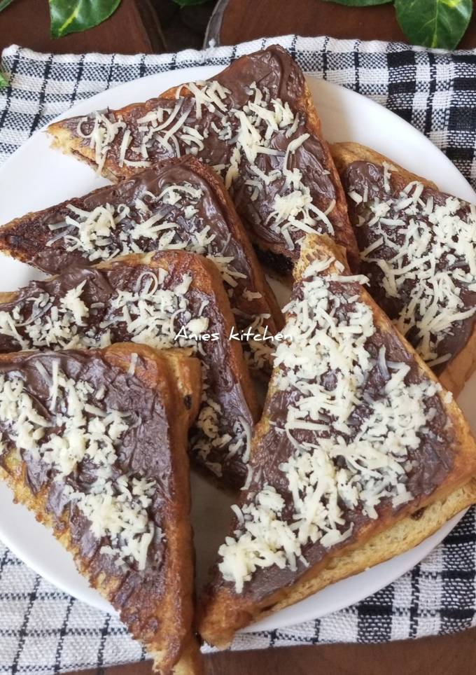 Resep Coklat Keju toast oleh anisatur raehan - Cookpad