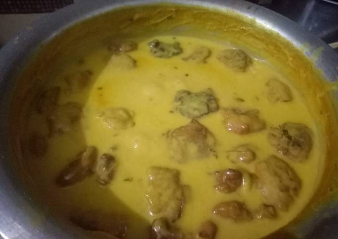 Yogurt tamarind khatti kadhi with pakora.. Recipe by Kamini Monga - Cookpad