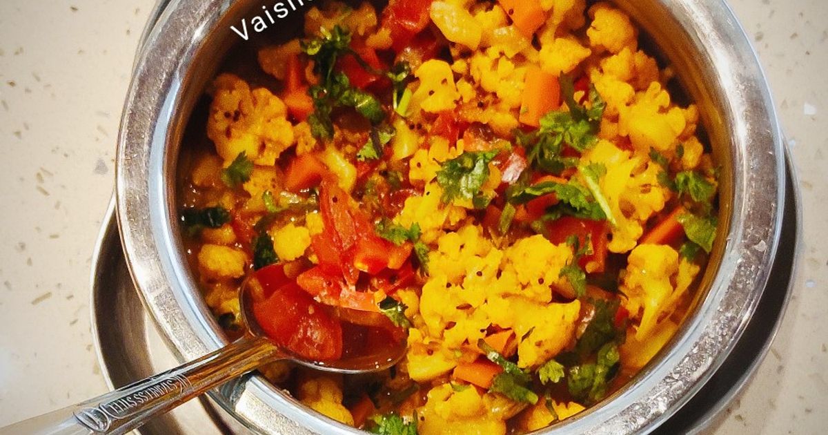 Fulkobichi Rassa Bhaji (Cauliflower Curry) Recipe by Vaishali Suhas ...