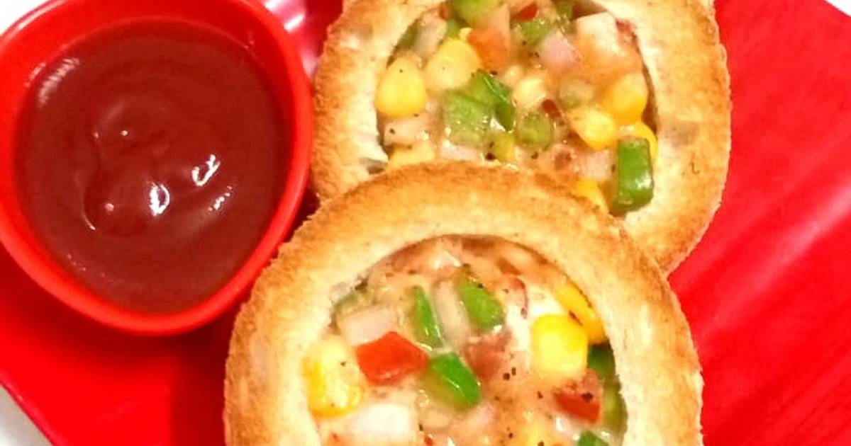 Bread Pizza Disc Recipe by Maya Tandon - Cookpad