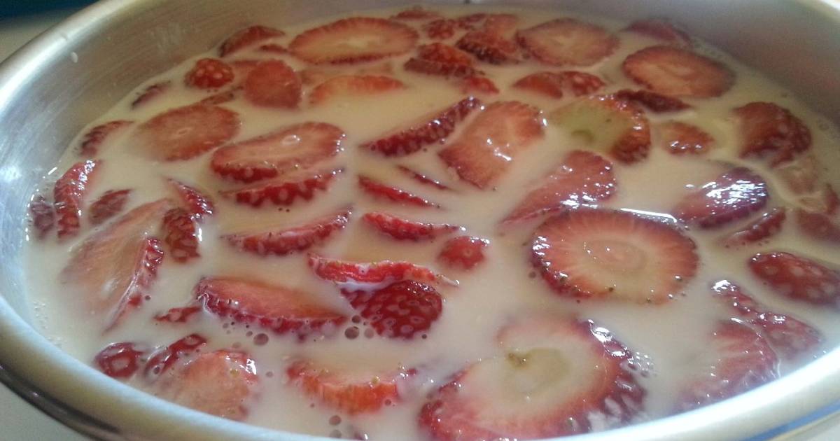 Fresas con Leche Receta de RebecaCocinitas- Cookpad