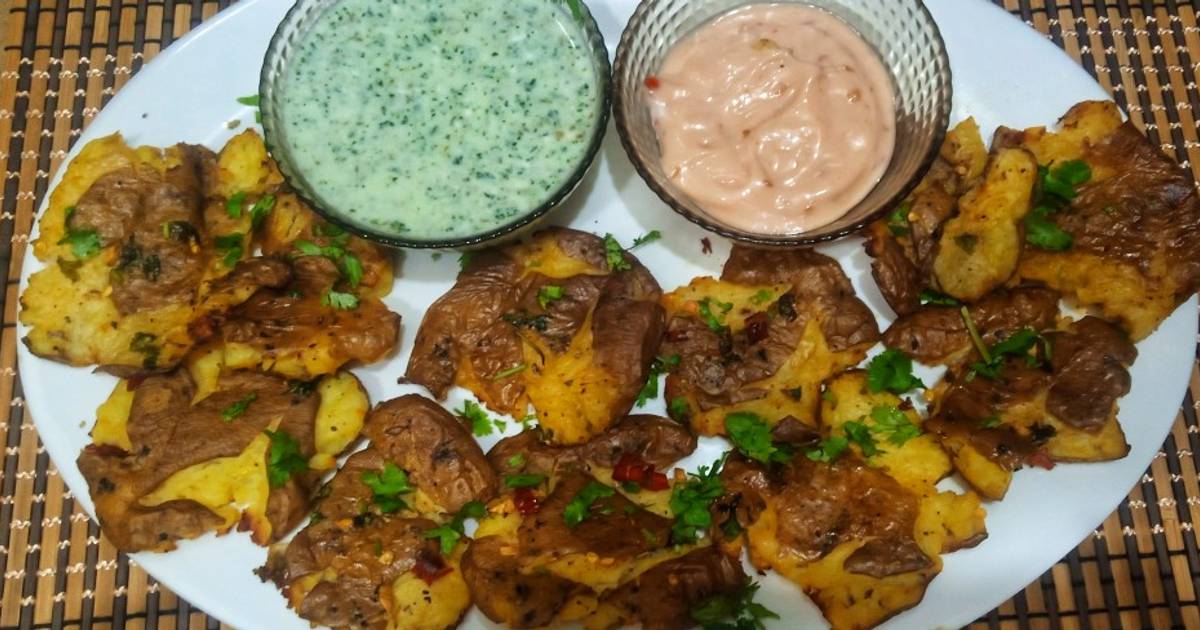 Crispy Smashed potatoes Recipe by Somi Ali - Cookpad