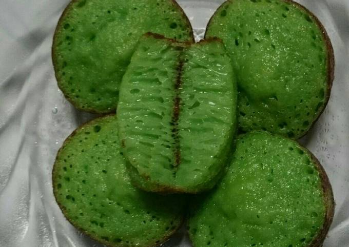 Resep Bika ambon pandan oleh naura atika - Cookpad